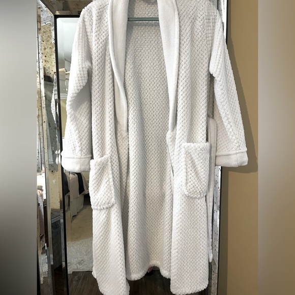 Intimates & Sleepwear | Ladies White Bathrobe | Poshmark